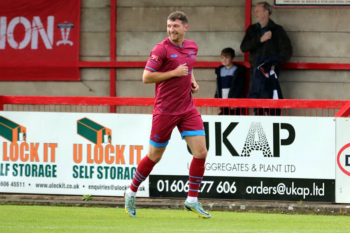 Liam Ellis signs on with Avro Football Club for another season